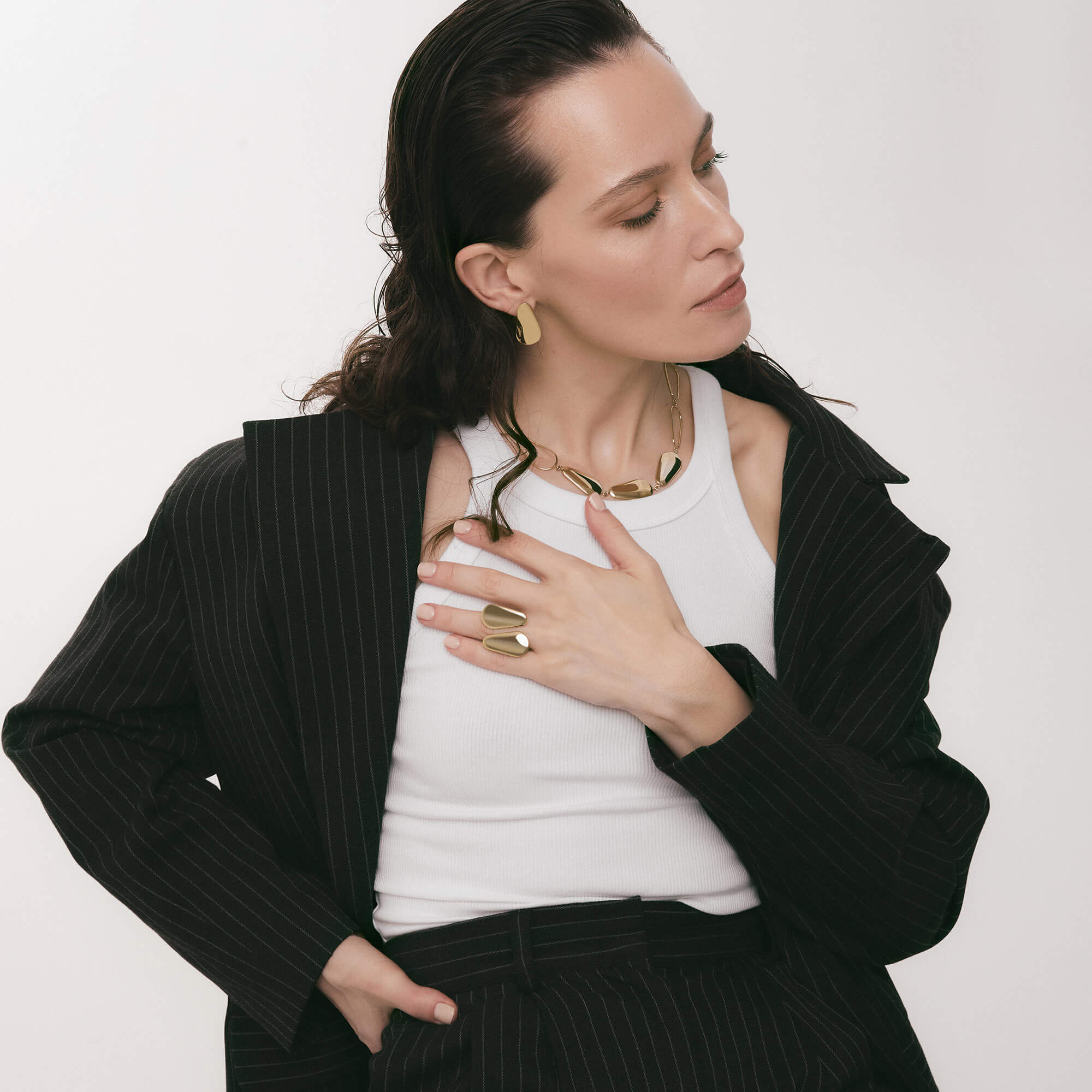 Monom - Bijuterii minimaliste, realizate manual